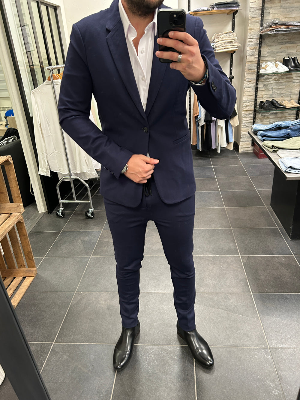 L'HABIT DE L'HOMME